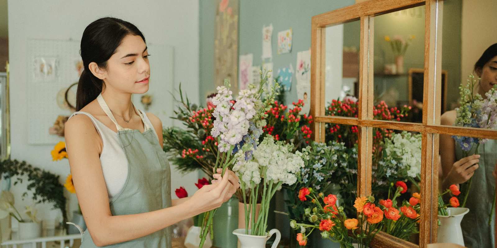 Top Design Trends with Custom Acrylic Mirror Panels - Tree Towns ...